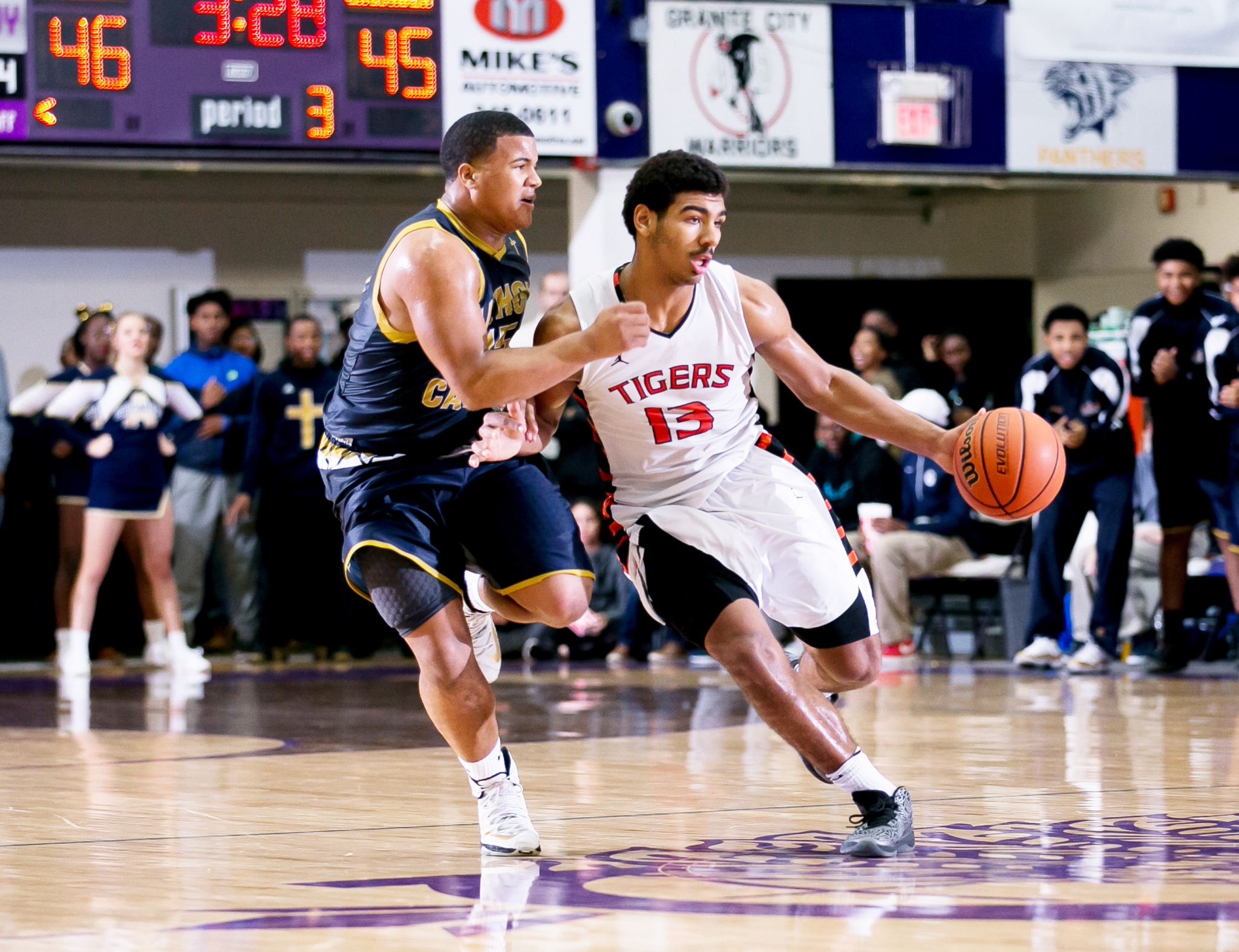 BOYS' BASKETBALL: Edwardsville outlasts Althoff in holiday classic