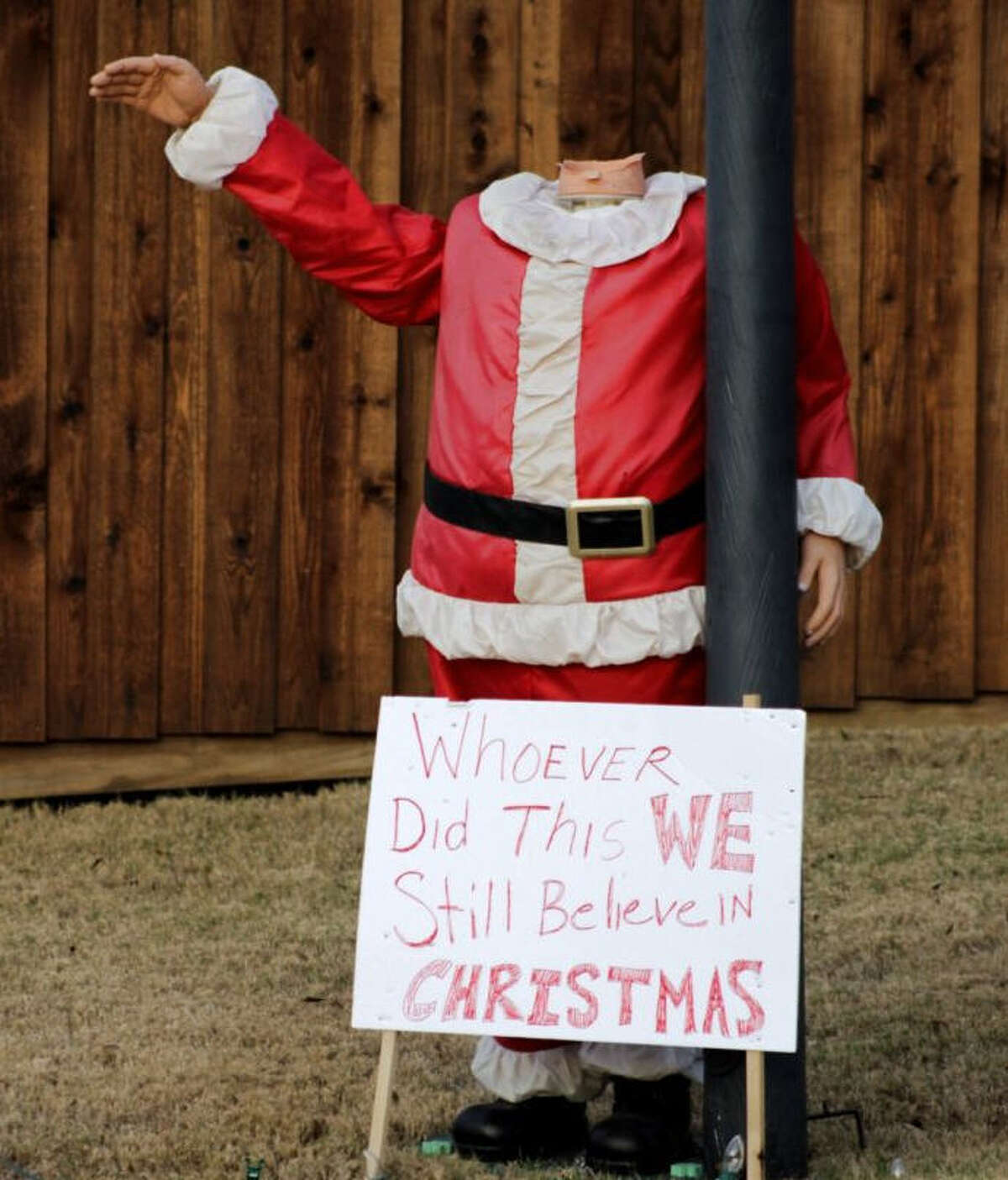Headless Santa doesn't slow holiday spirit in Texas