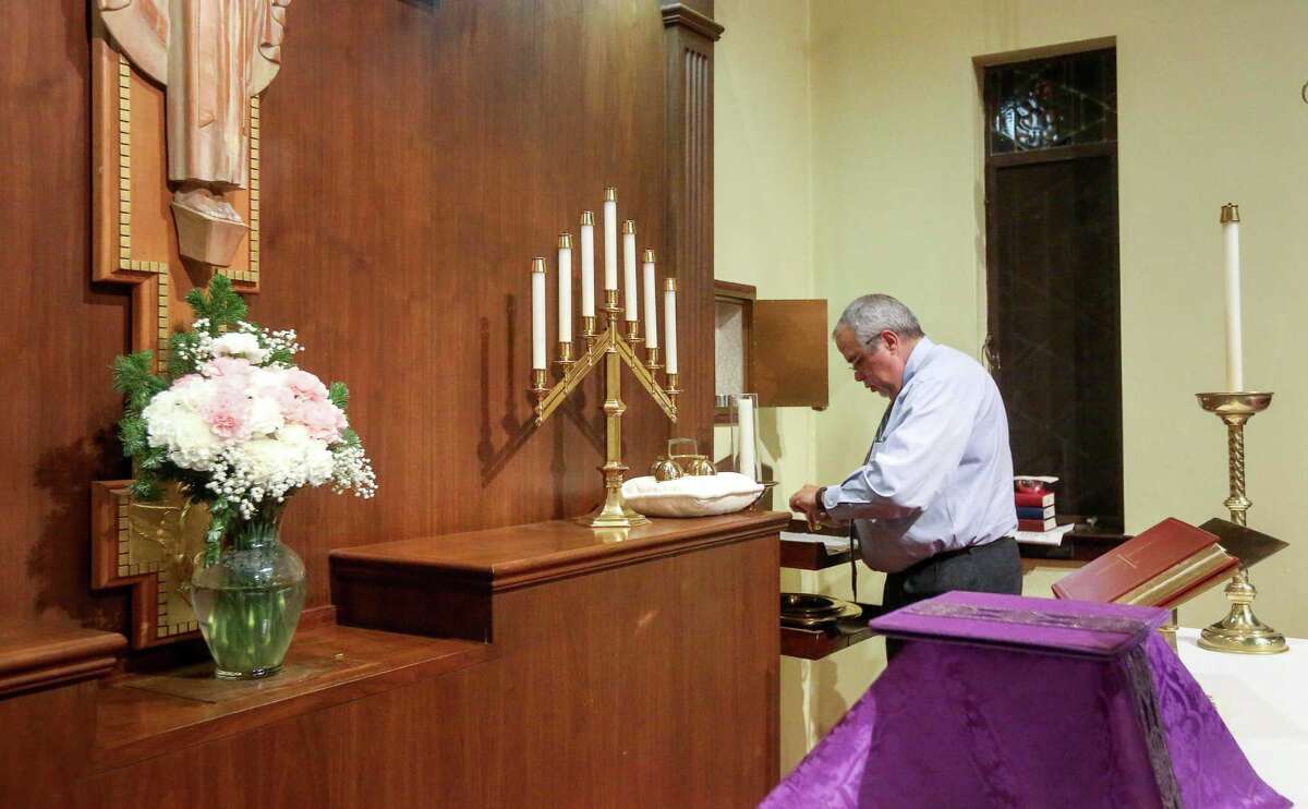 Two hats, two robes: Beaumont judge doubles as Orange Episcopal priest