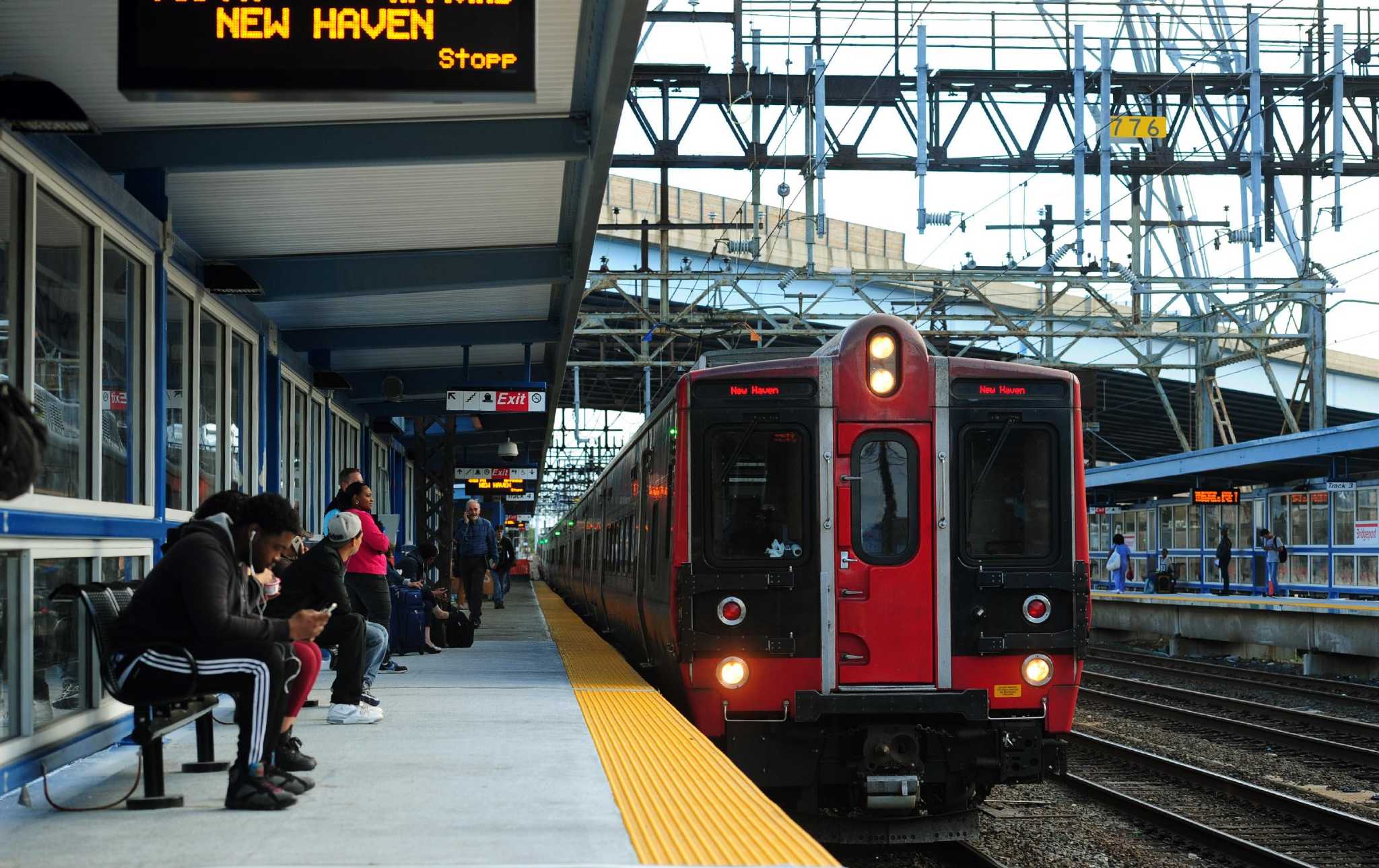 Broken rail in Greenwich causing Metro-North delays