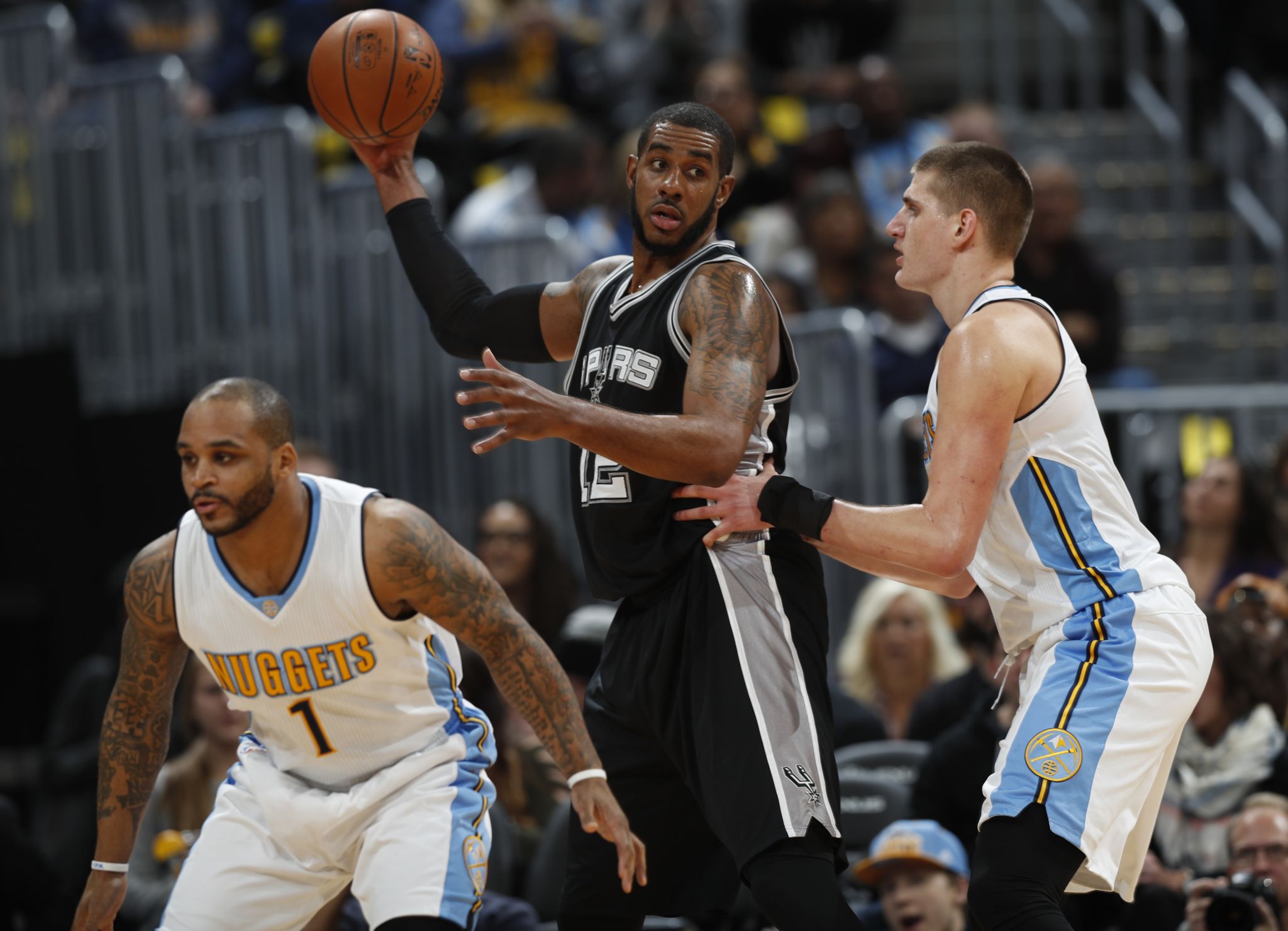 Spurs' defense kicks in to cool off Nuggets