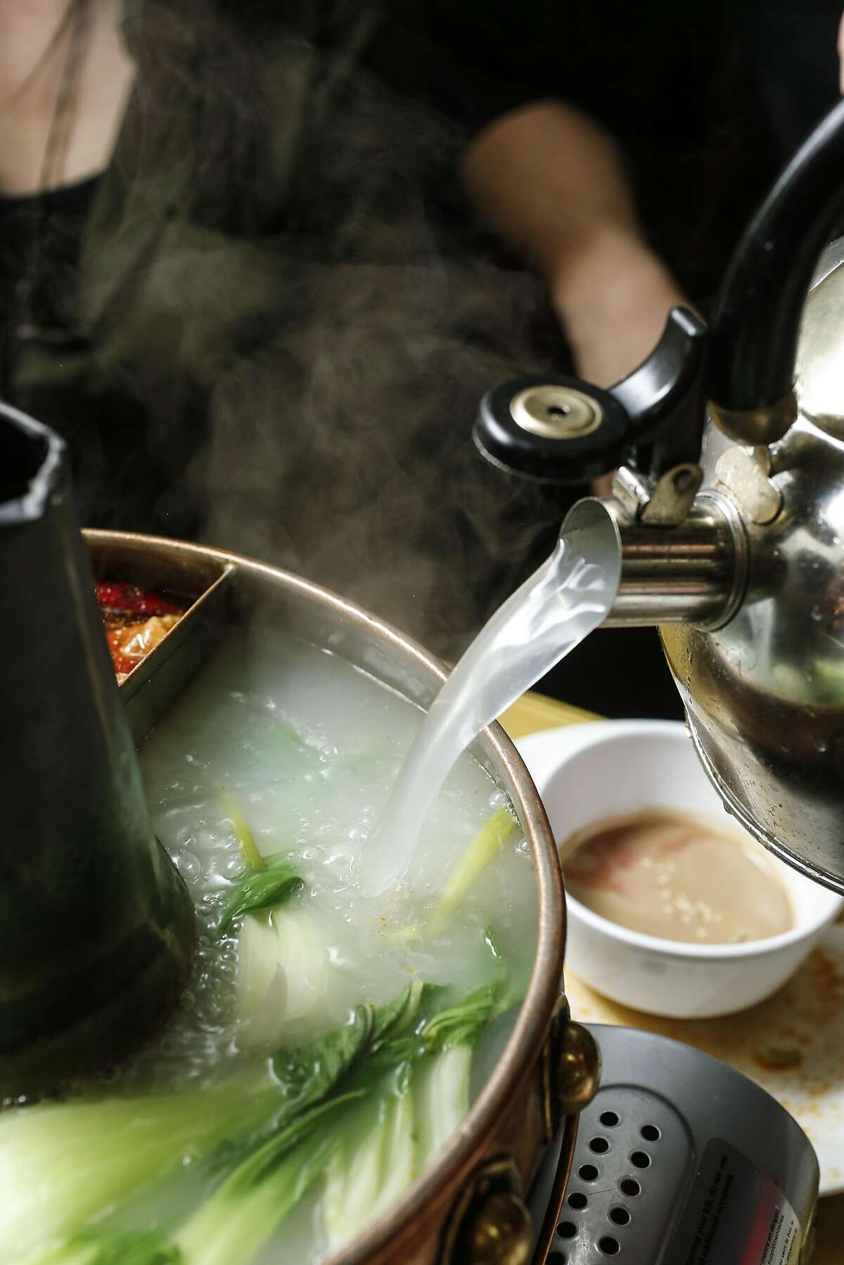 Hot pot dining heats up in Bay Area