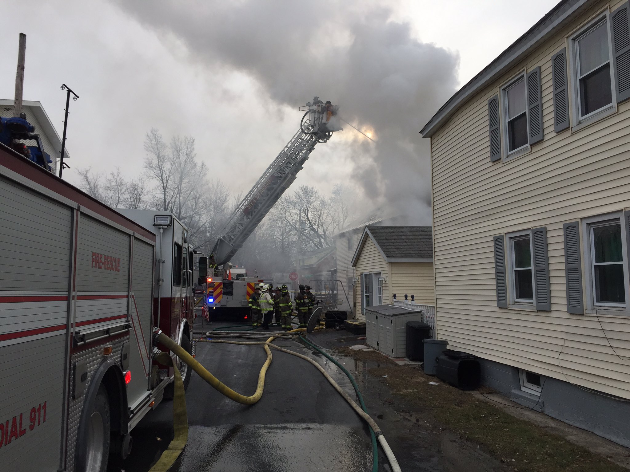 4 people get aid after Schenectady fire