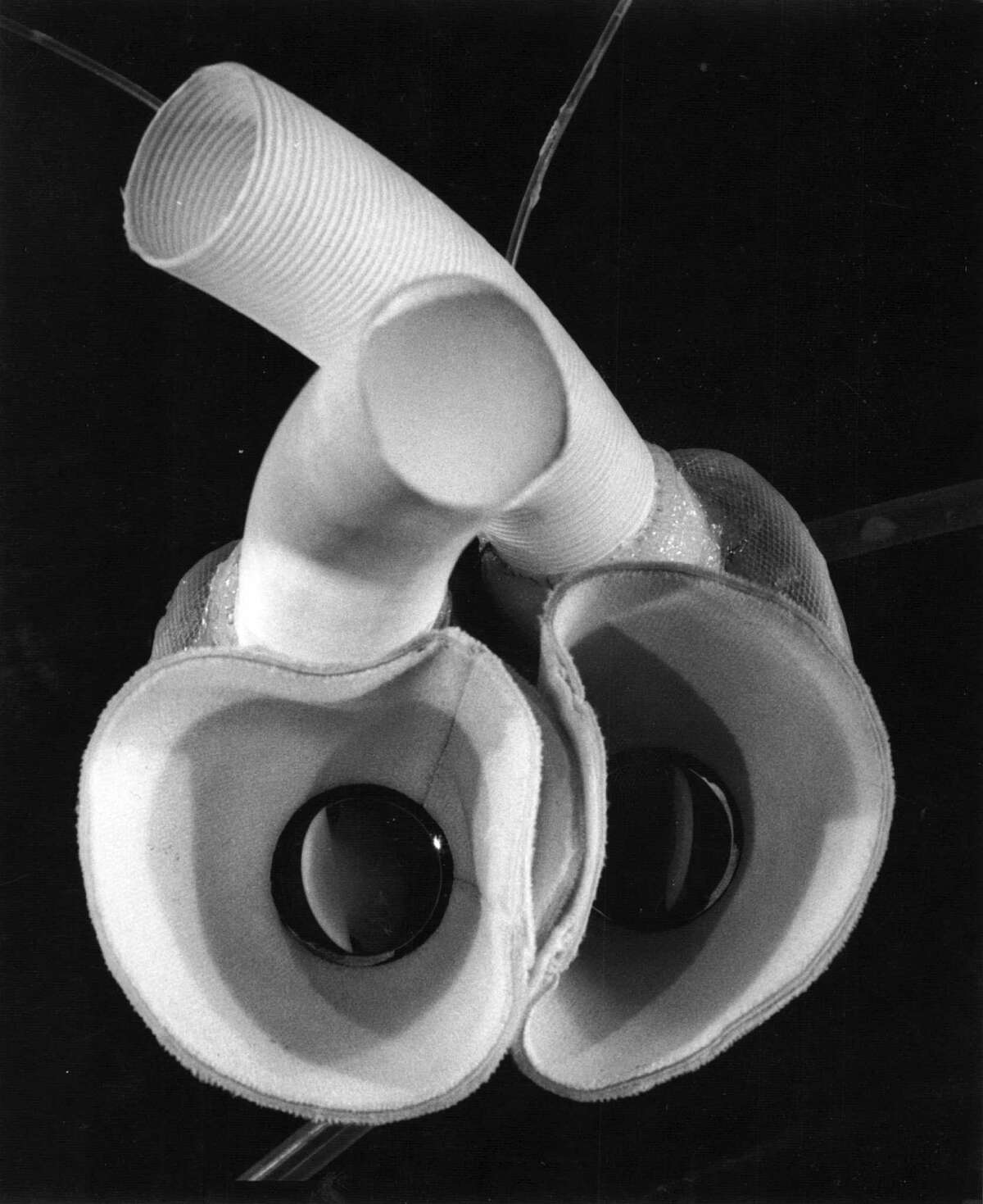 Artificial Pump Totally Replaces Heart of Man for the First Time