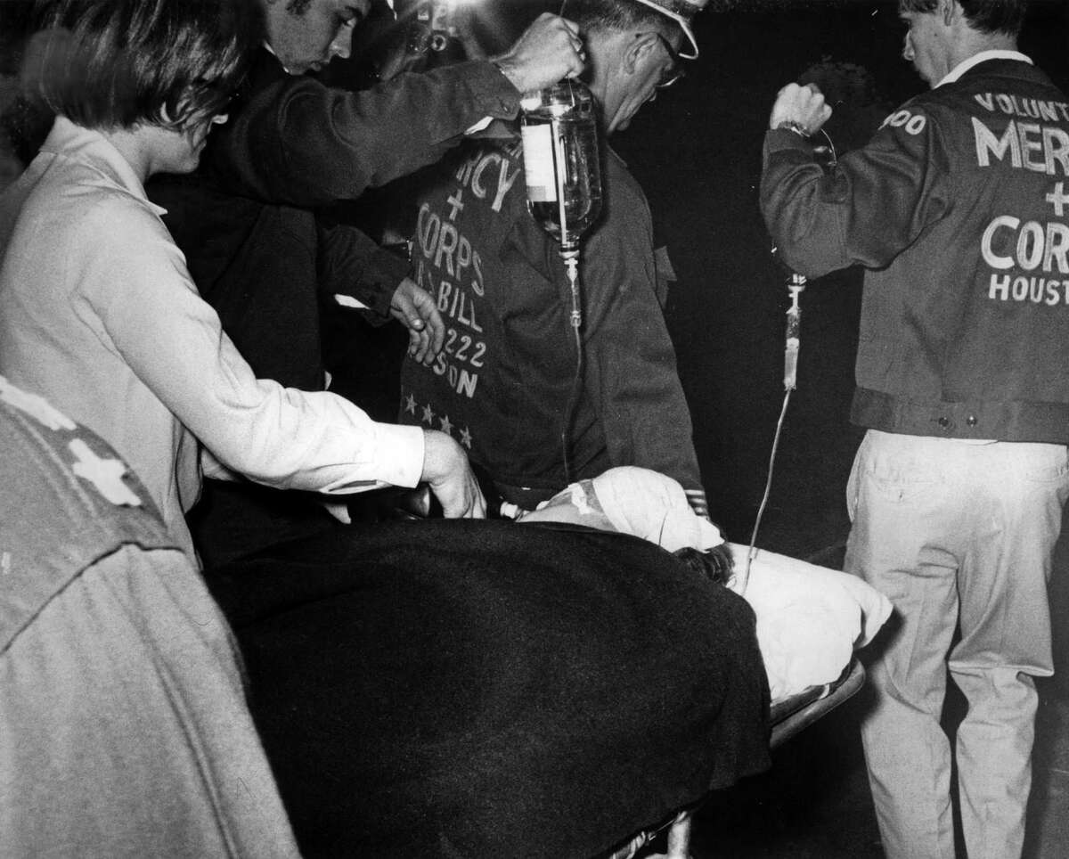 Artificial Pump Totally Replaces Heart of Man for the First Time