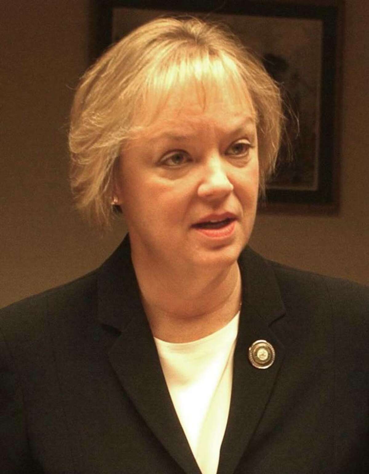 Hutchinson to challenge McLachlan for state Senate seat