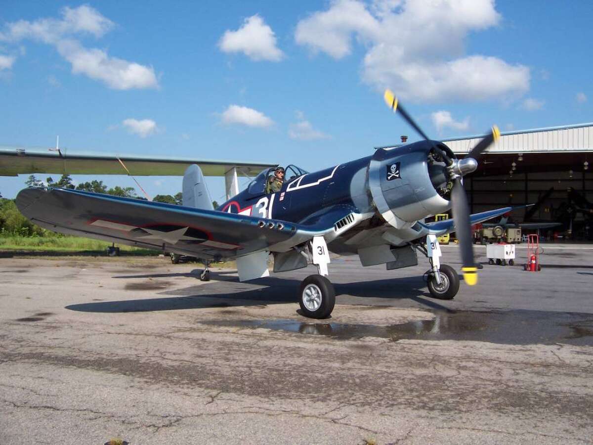'Wings & Wheels' landing at Sikorsky Airport in Stratford