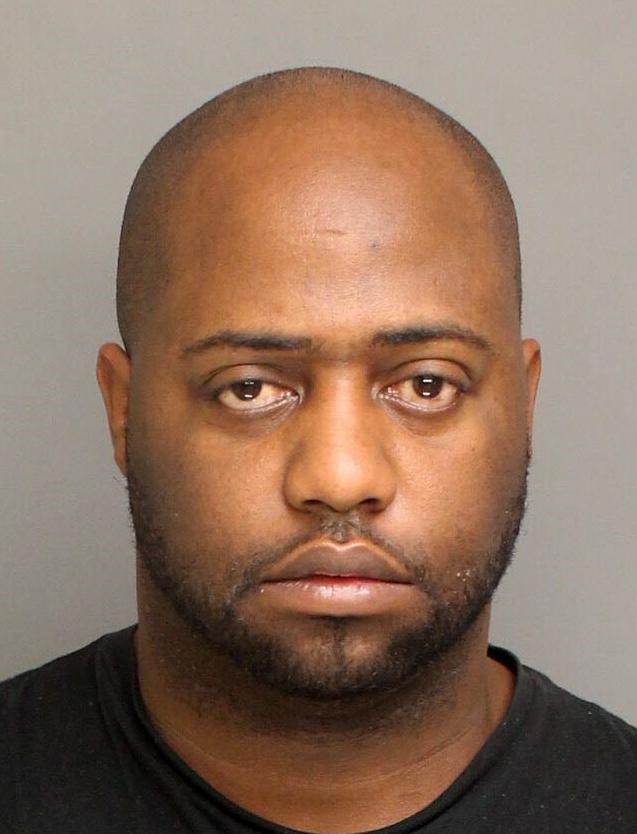 Felon pleads not guilty in family hostage case