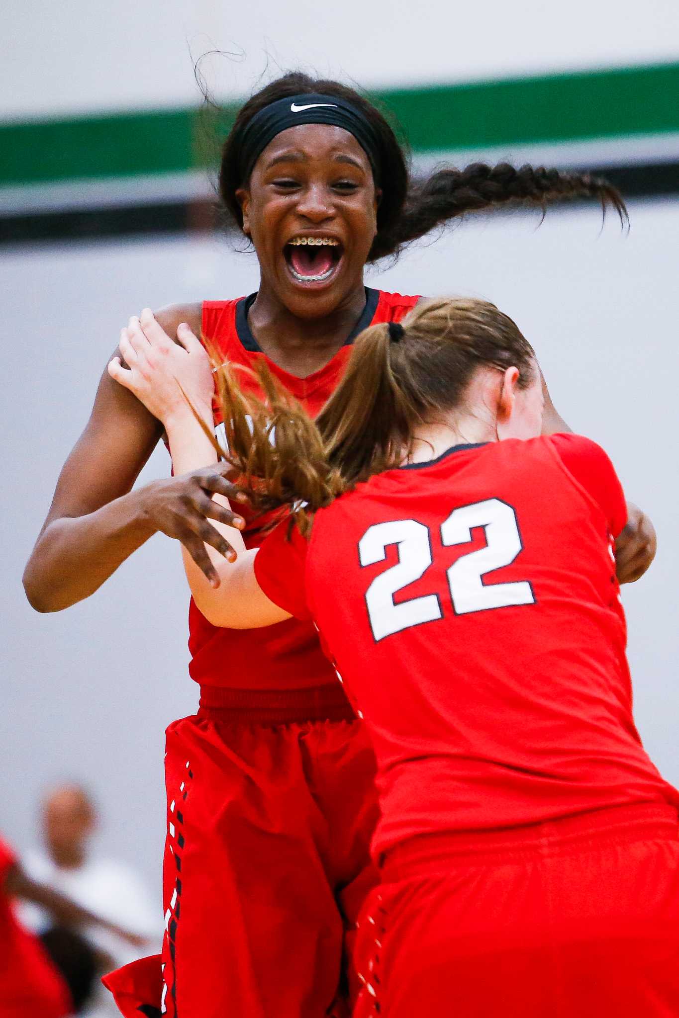 Fort Bend Travis gets huge game from Queen Egbo to take down Hightower