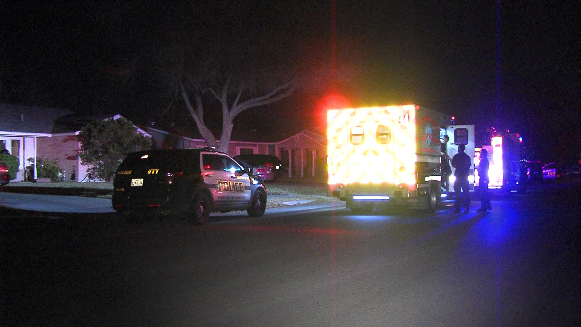 Suspects shoot pedestrian during alleged armed robbery on West Side