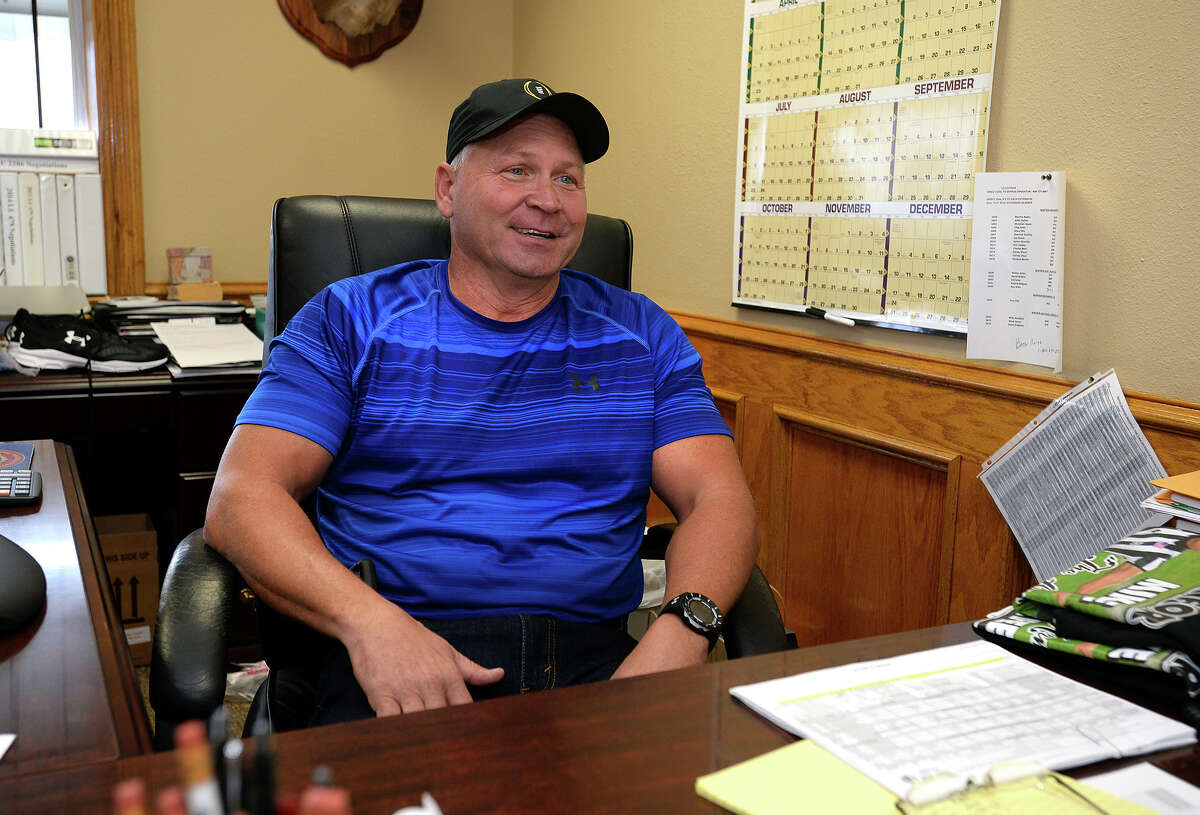 Ripped referee Mike Defee surprised by social media stardom