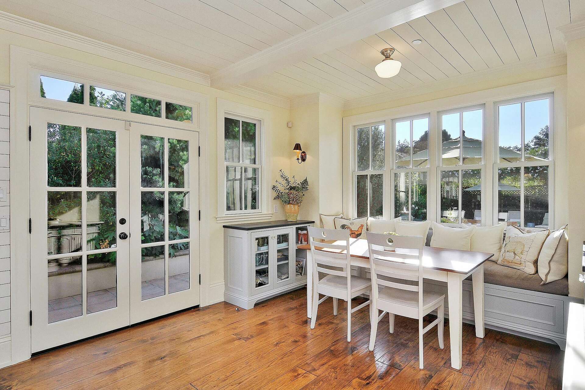 Inviting farmhouse awaits in east side of Sonoma