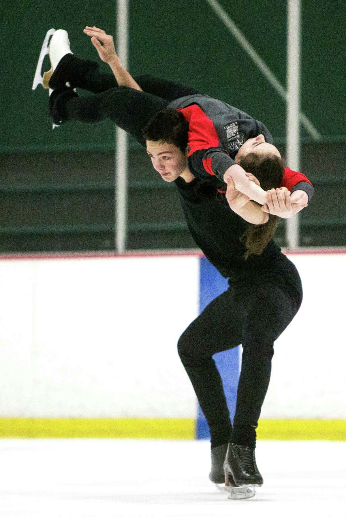 Houston-area ice dancers take whirl at national championships