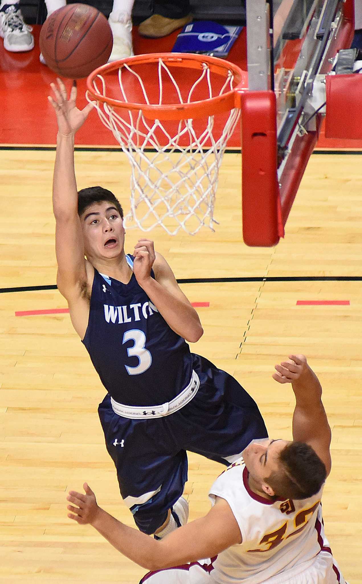 Wilton surges late to top St. Joseph
