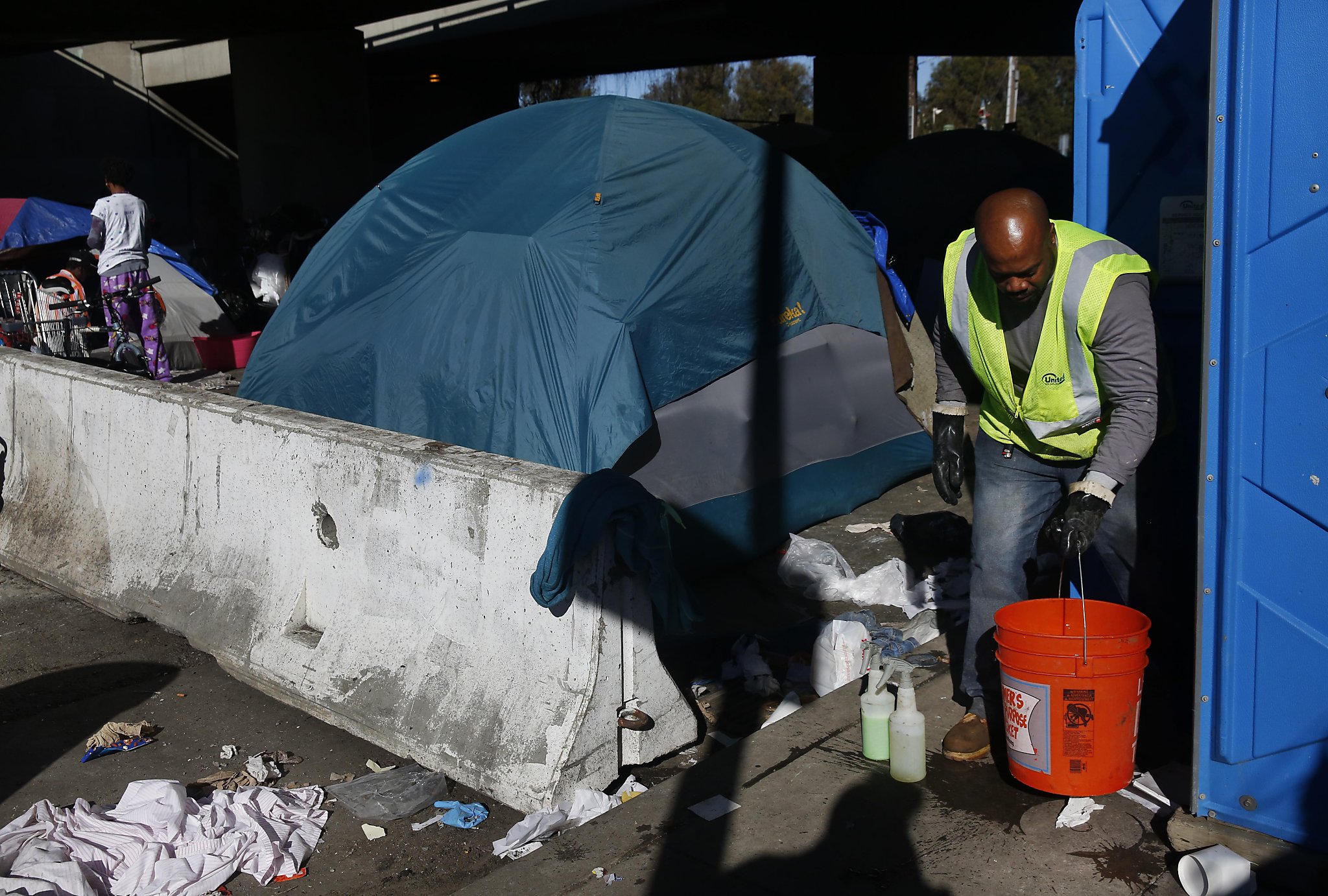 Oakland walks a fine line on homeless encampments