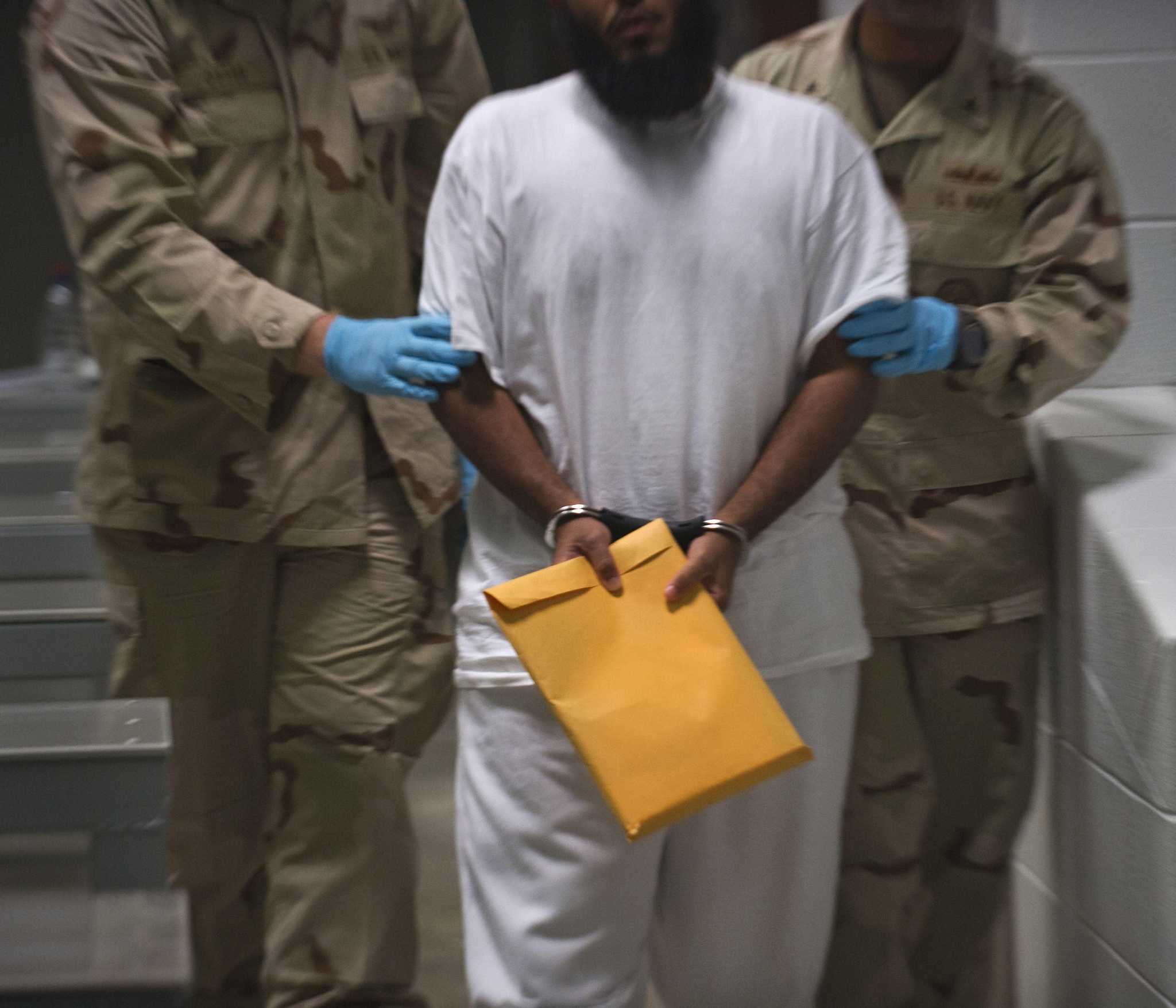 10 Detainees From Gitmo Transferred To Oman 45 Remain In Prison Trump