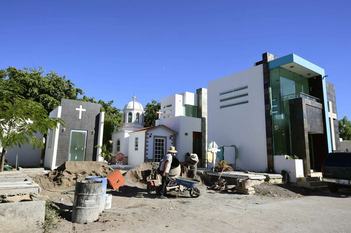 Cartel kingpins, families buried in lavish gravesites in narco cemetery ...