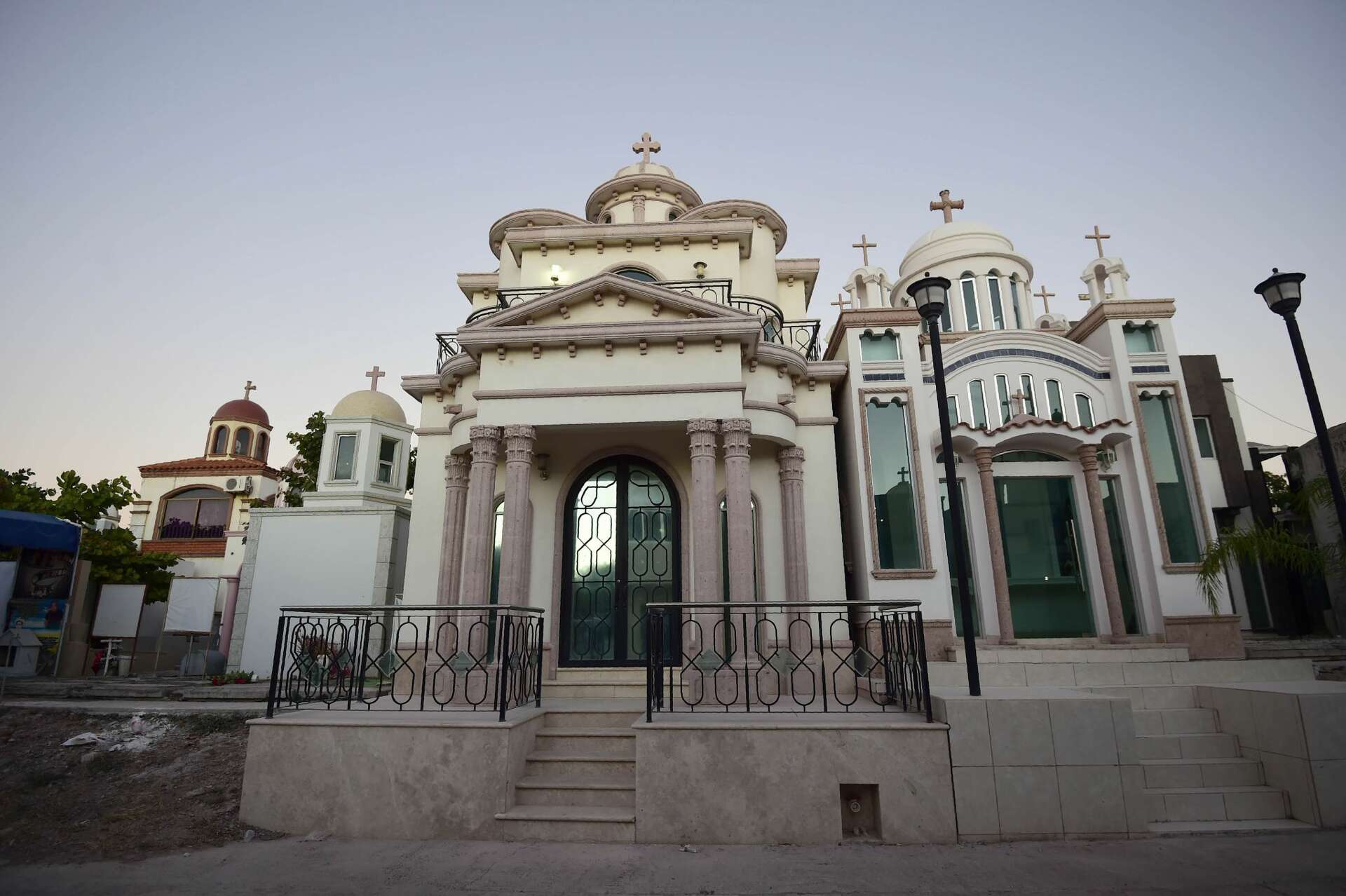 Lavish tombs of Mexican drug kingpins fill cemeteries 10 years after ...