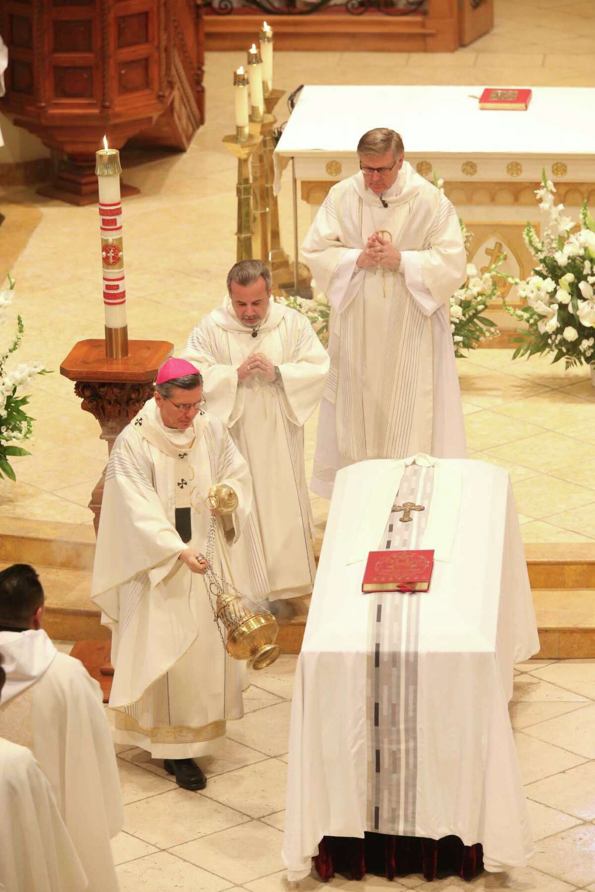 Live updates: Funeral for former San Antonio archbishop Patrick Flores ...
