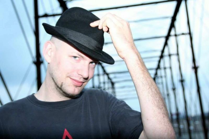 Jonathan Rhys Gilyeat, bass guitarist, dies at 38