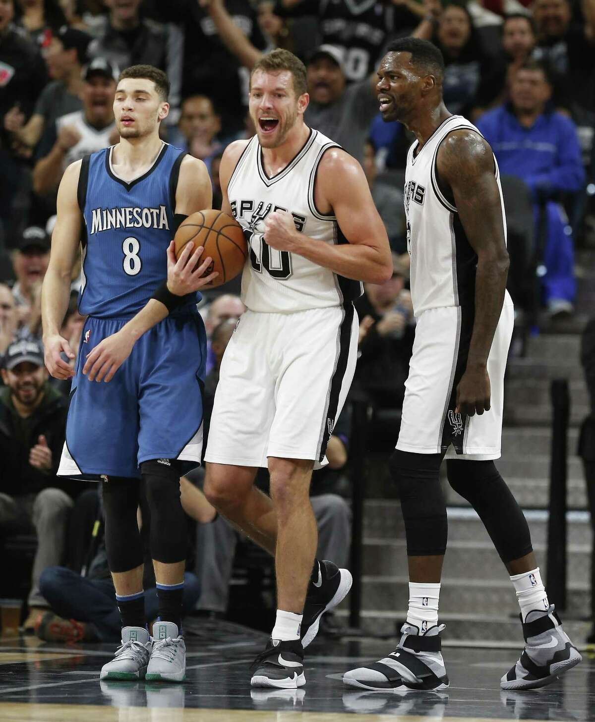 Spurs' David Lee stepping up with Pau Gasol out