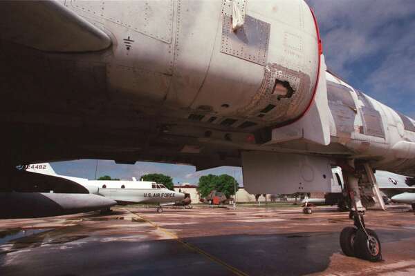 In San Antonio, planes at Kelly AFB turned into paychecks - ExpressNews.com