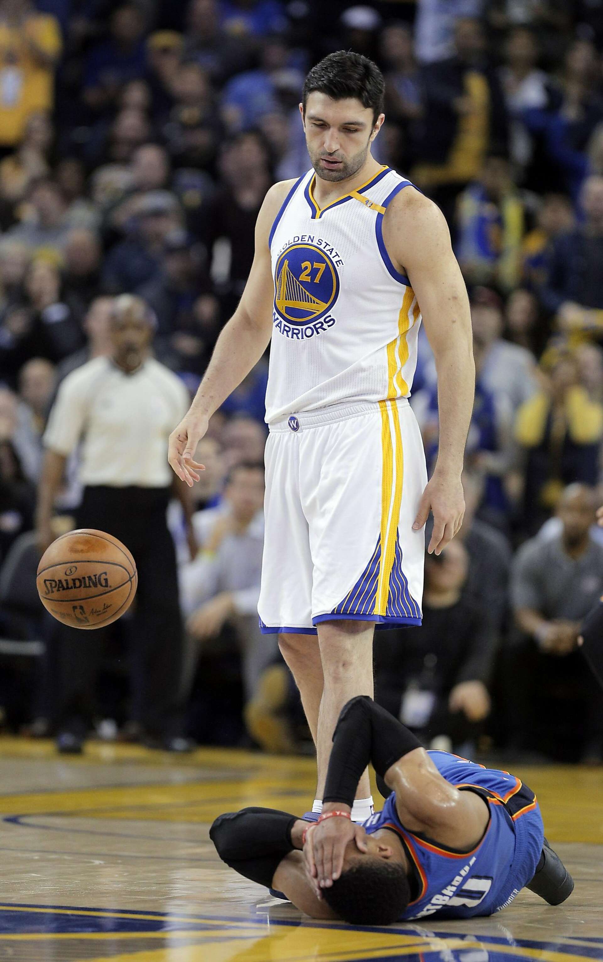 Warriors Zaza Pachulia fined for striking Heat s Luke Babbitt