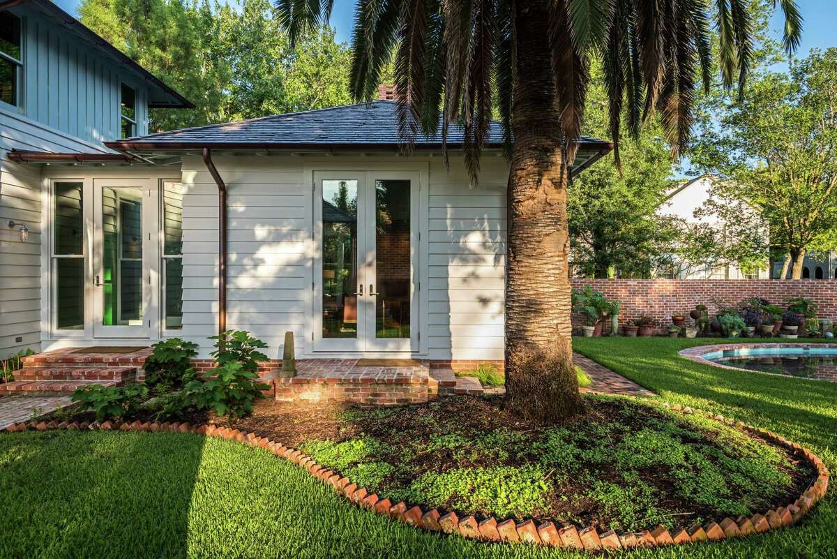 Going Green: Houston architect's home a showcase for art, fresh colors