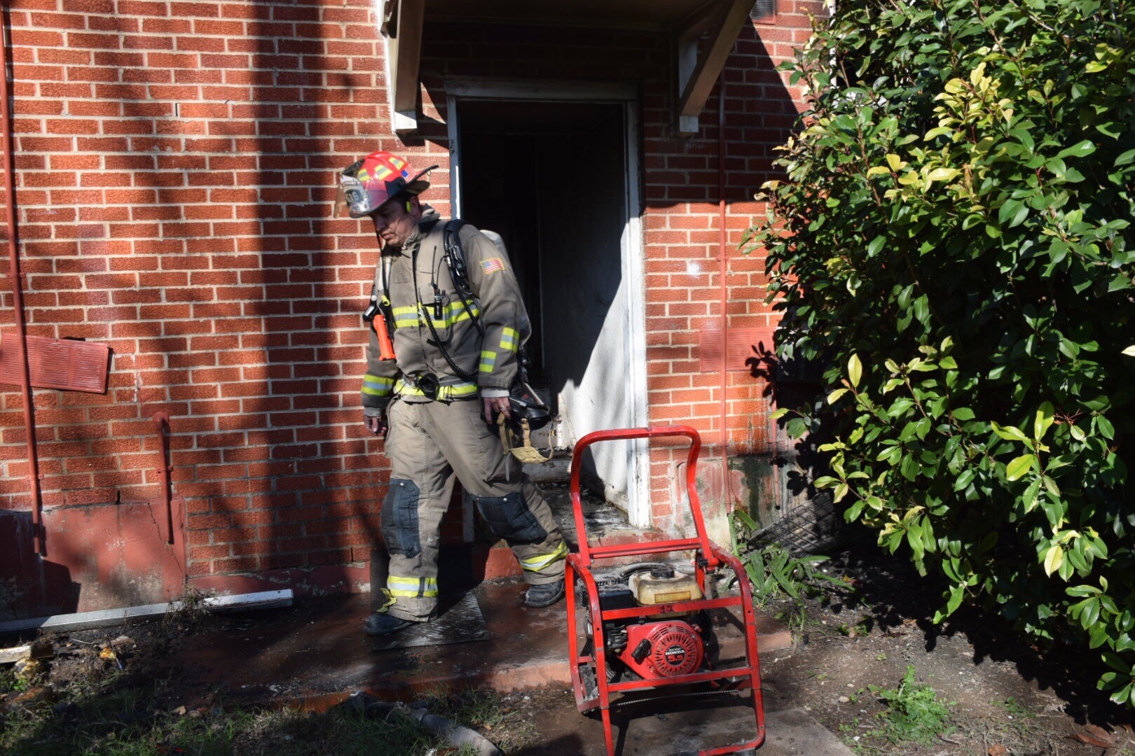 Arson investigators determining what caused fire in abandoned apartment ...