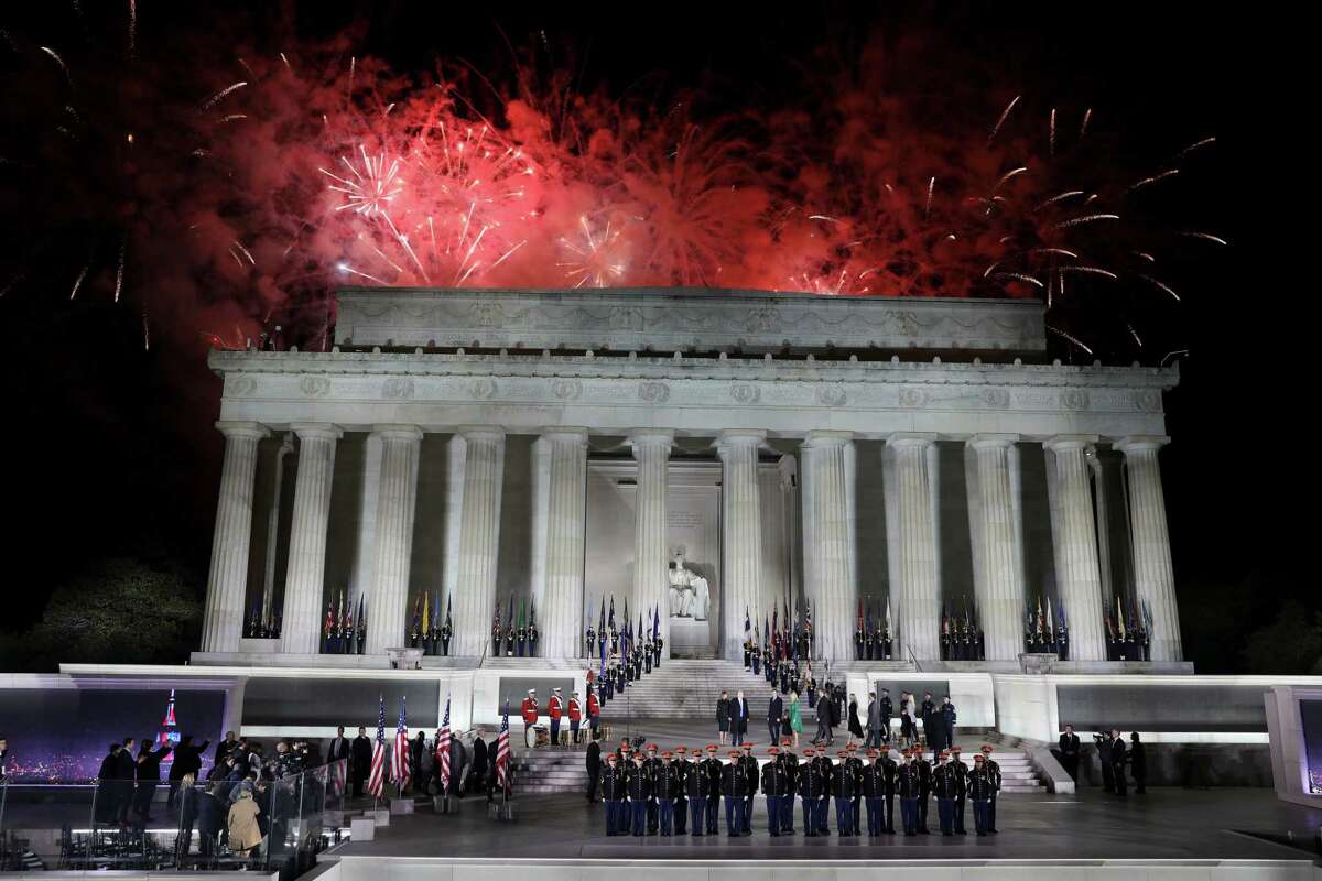 Donald Trump arrives in Washington ahead of inauguration