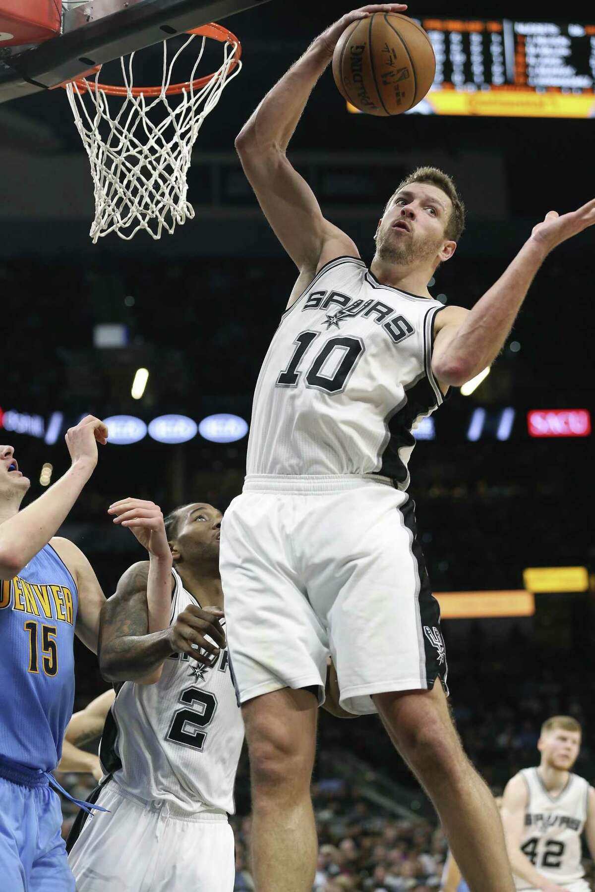 Spurs' David Lee stepping up with Pau Gasol out
