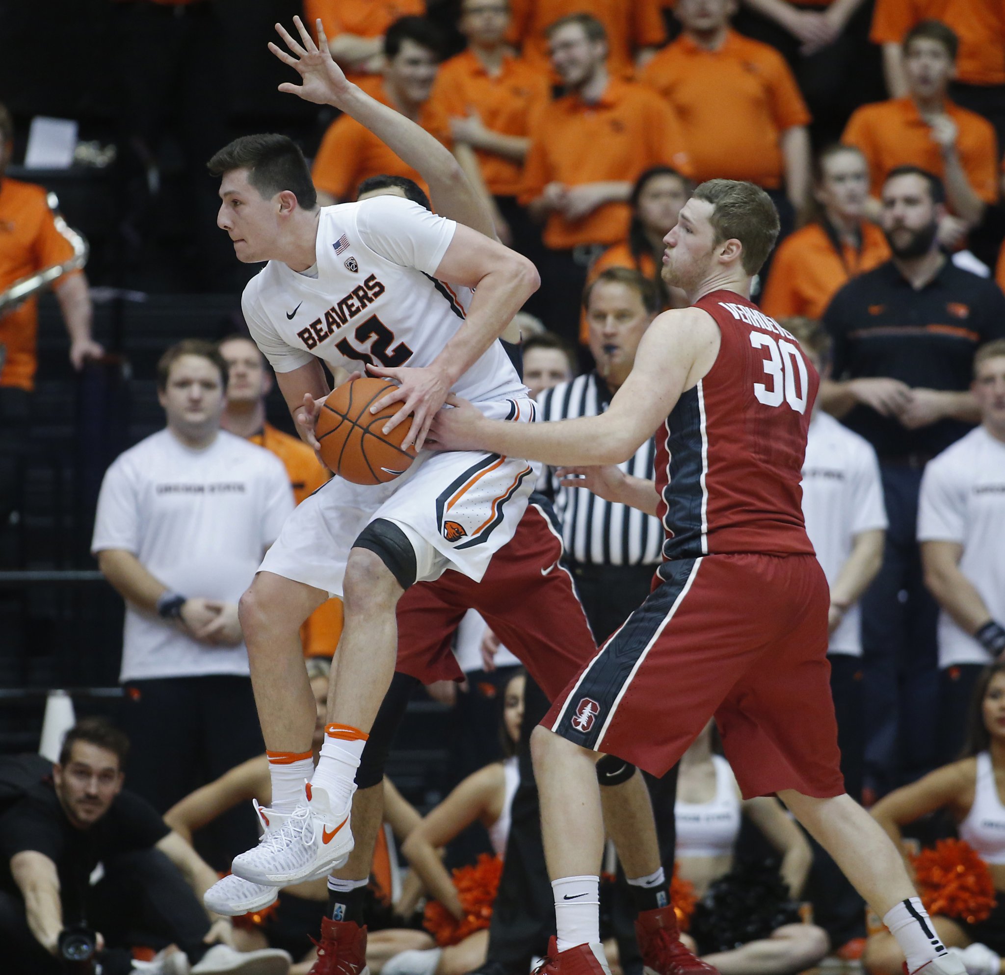 Michael Humphrey scores 21 in Stanford’s win at Oregon St.