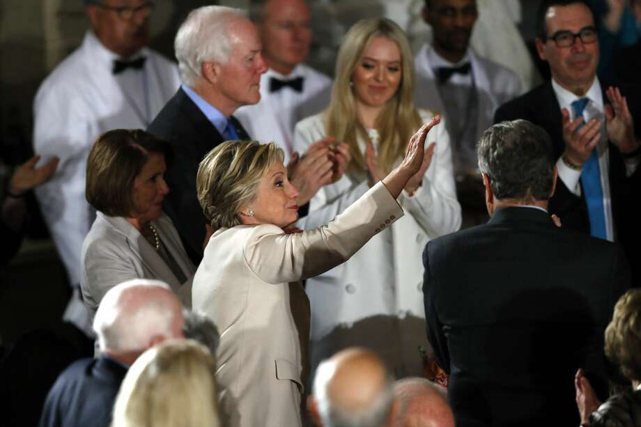 Trump leads standing ovation for Hillary Clinton at inaugural lunch ...