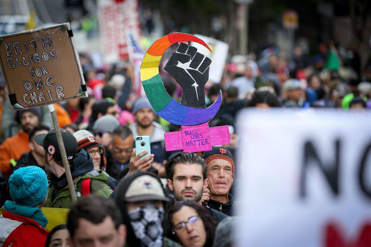 Thousands protest in San Francisco and Oakland as President Trump sworn in