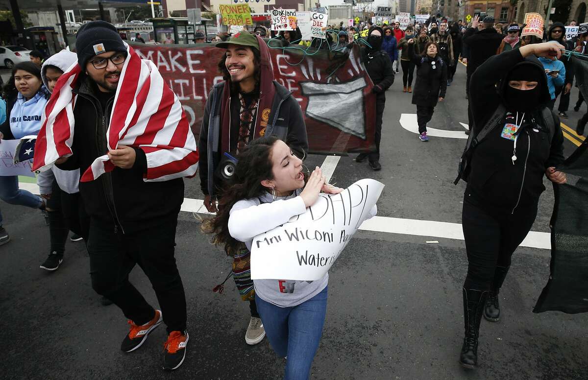 Thousands protest in San Francisco and Oakland as President Trump sworn in
