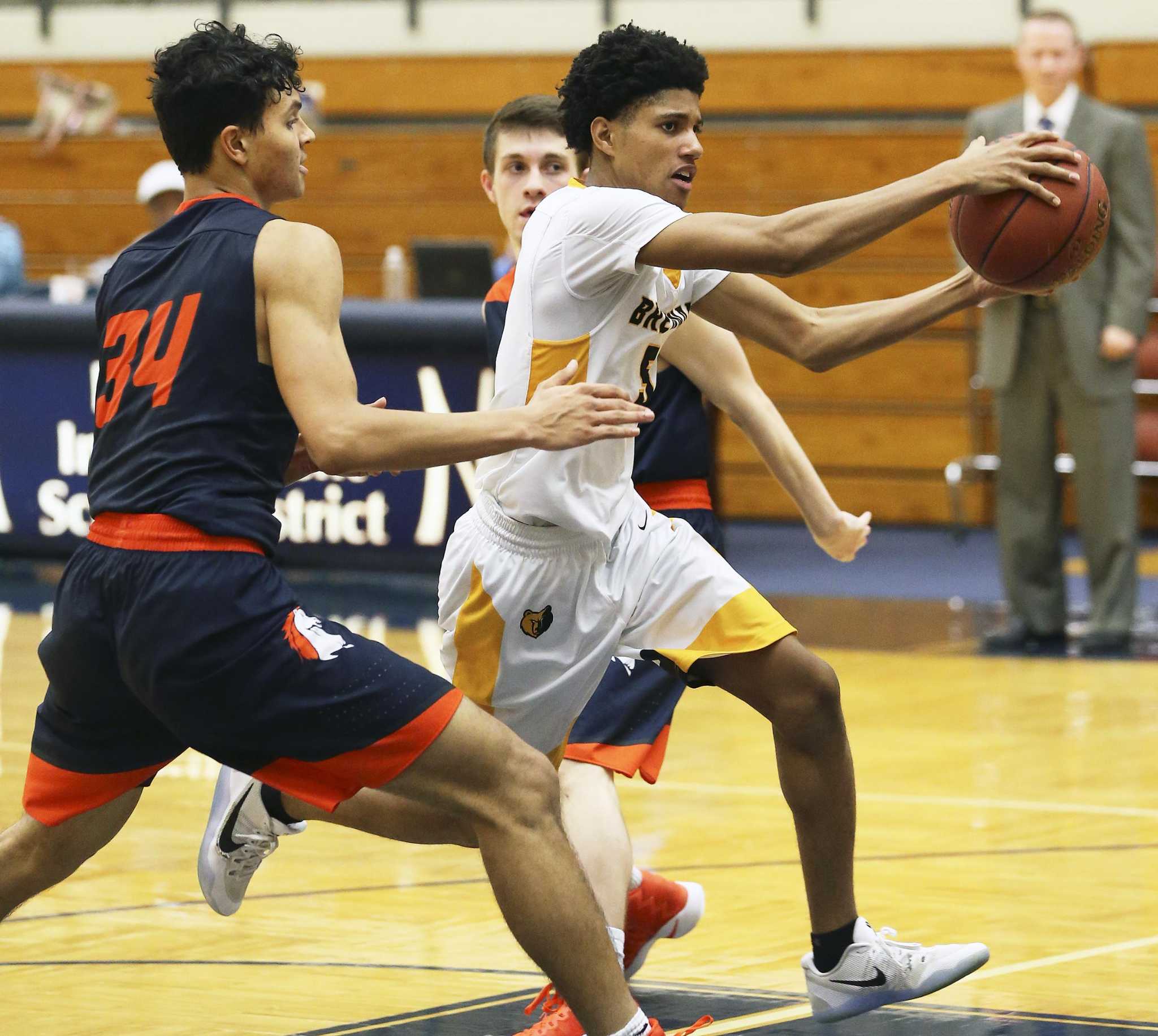 Sophomore Sanders sends Brennan past Brandeis