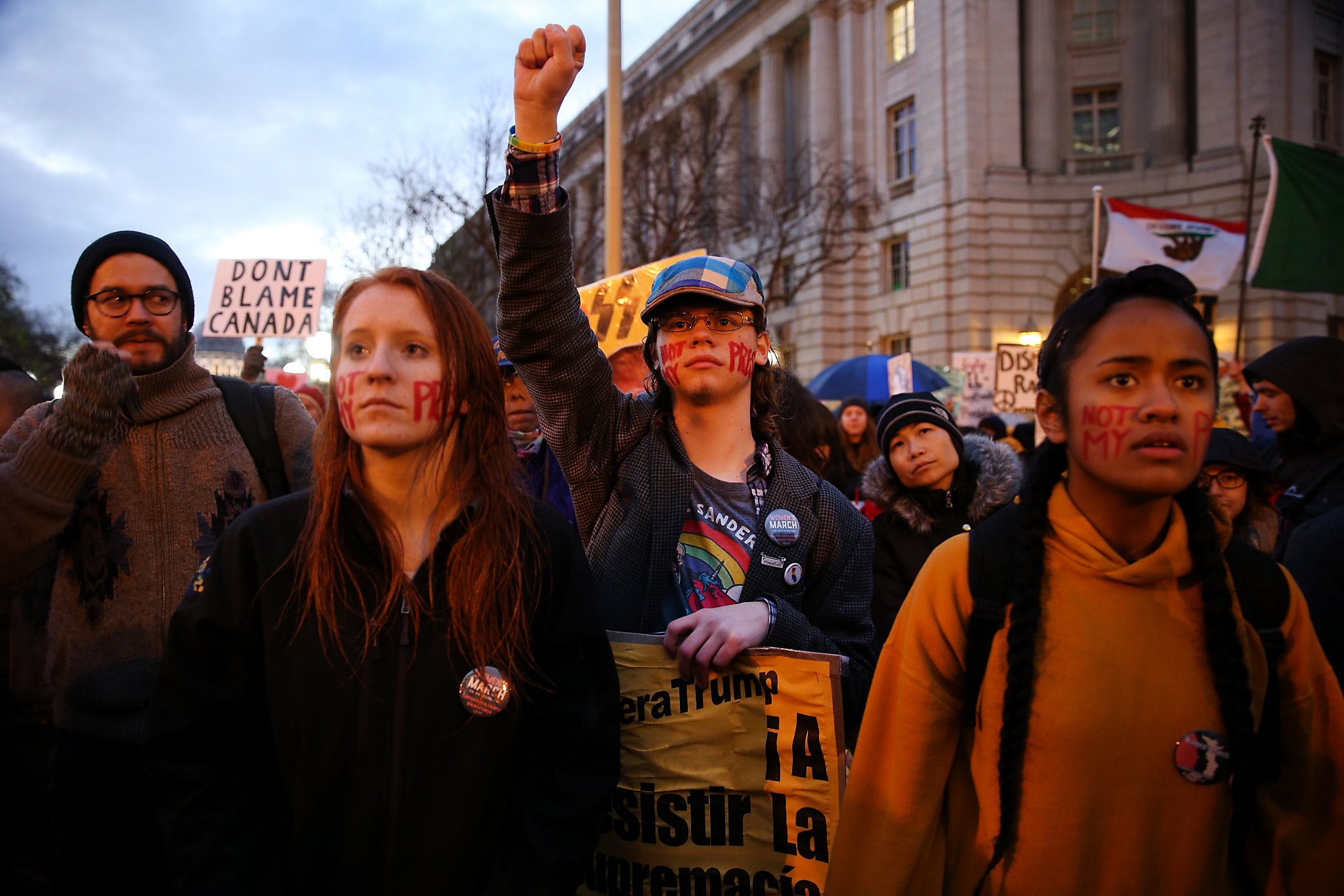 Thousands protest in San Francisco and Oakland as President Trump sworn in