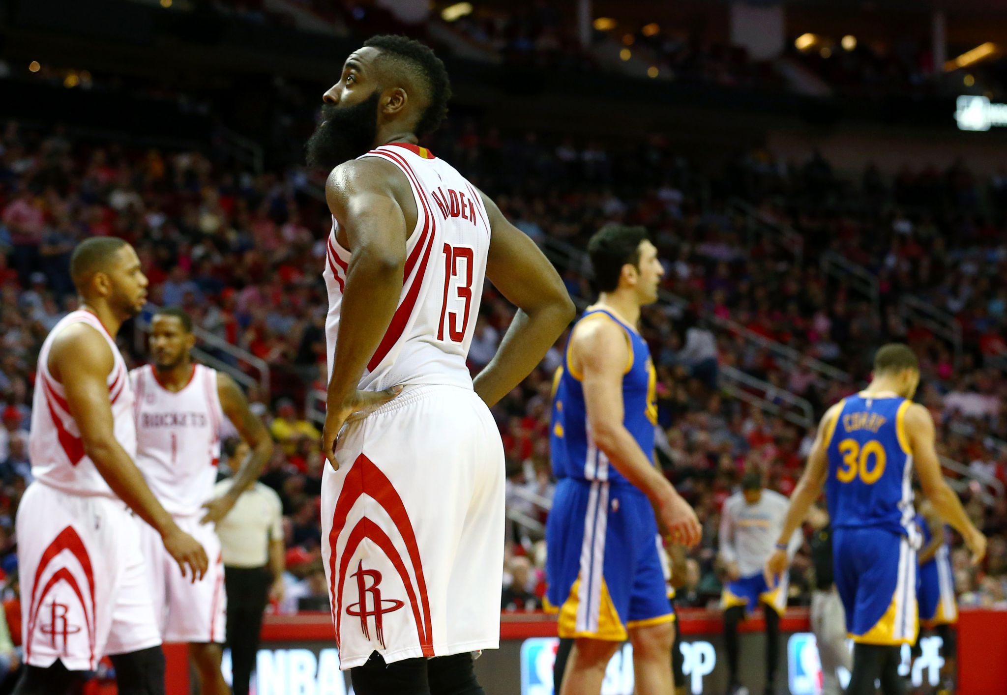 Warriors roll past cold-shooting Rockets