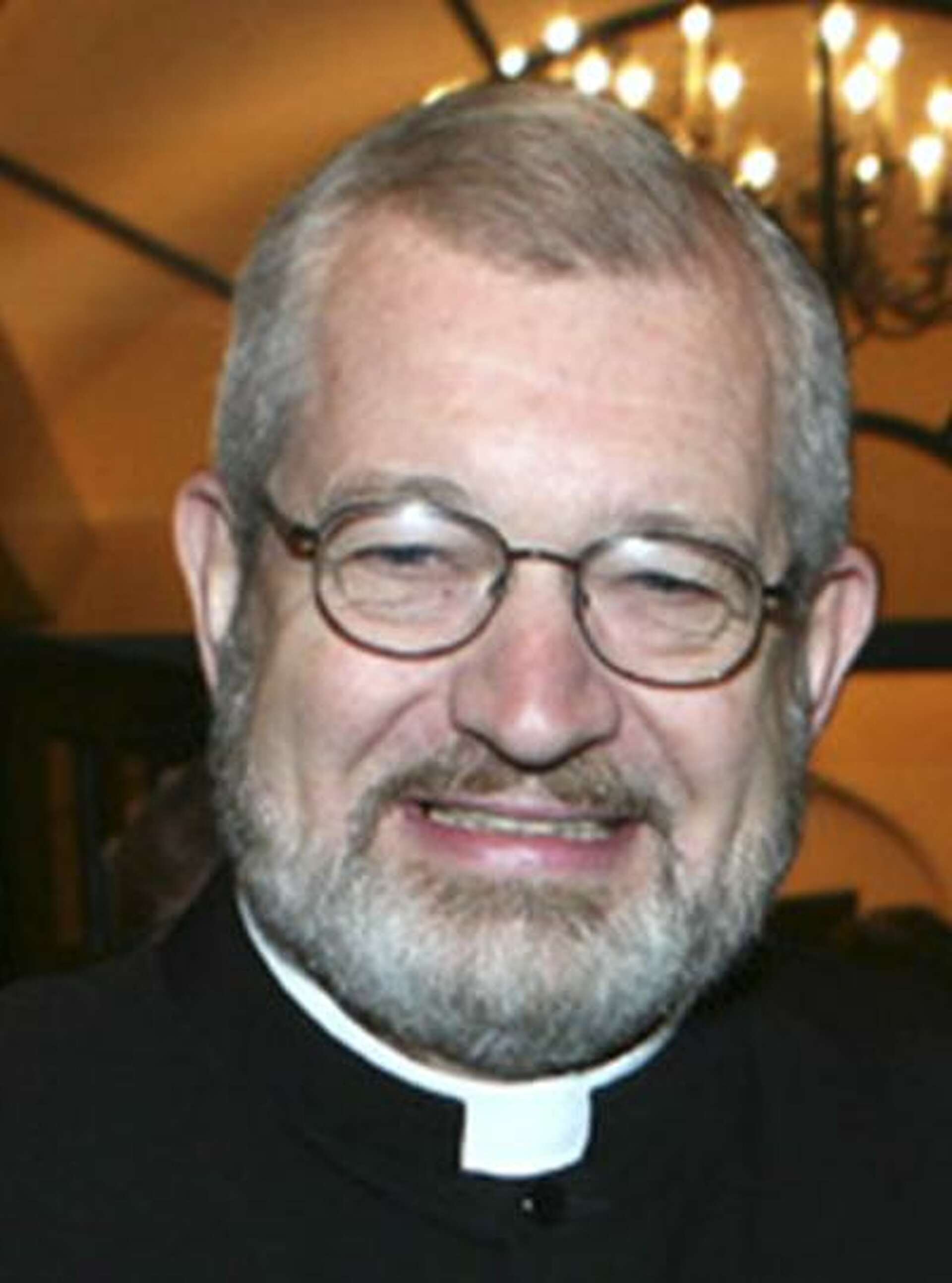 San Antonio Archdiocese removes priest from a parish of Anglican converts