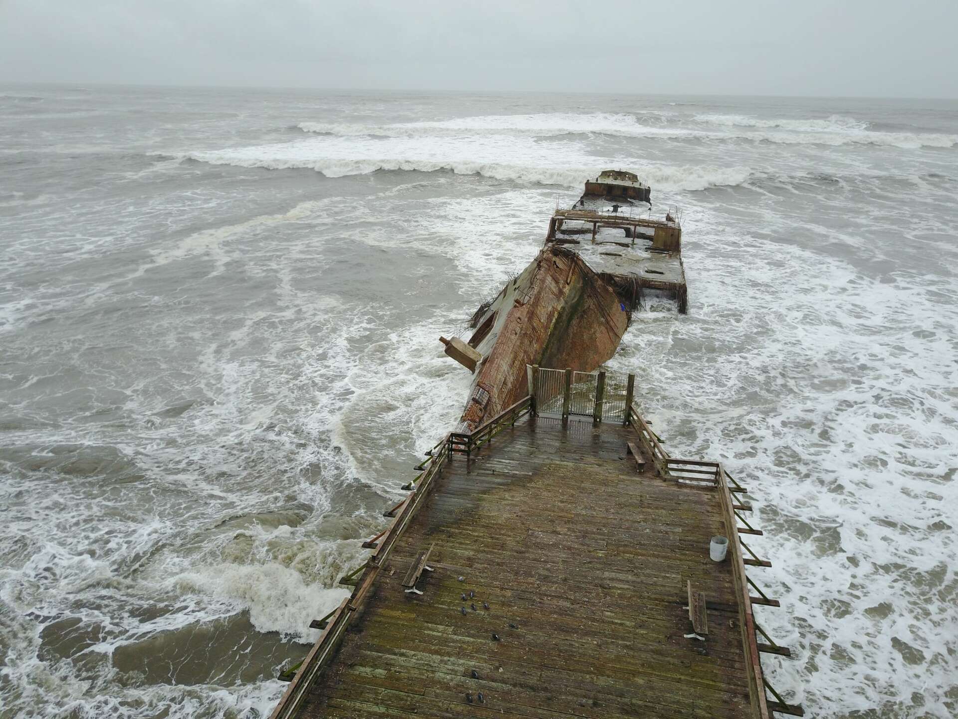 Famed Calif. 'cement ship' flipped, broken up by strong waves