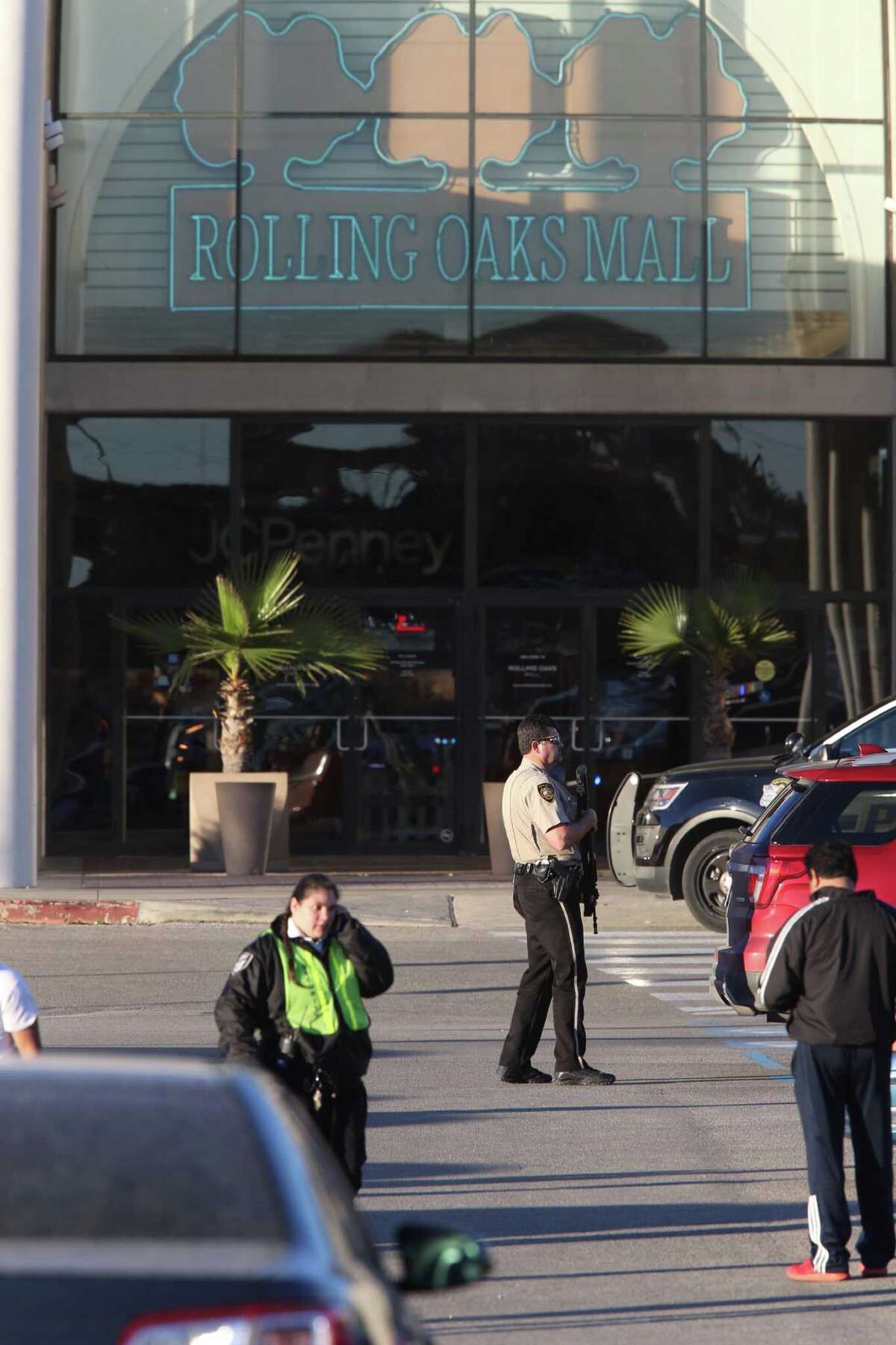 34-year-old identified as second suspect in Rolling Oaks Mall shooting