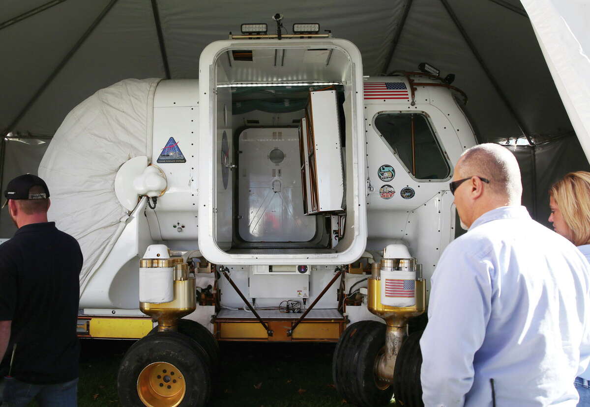 NASA to display space vehicle during Super Bowl LI festivities