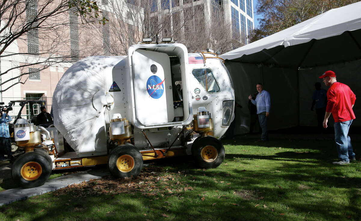 NASA to display space vehicle during Super Bowl LI festivities