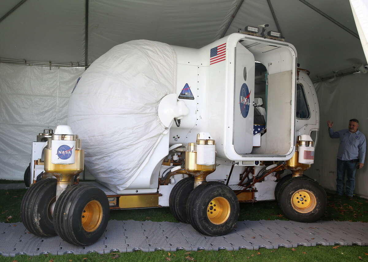 NASA to display space vehicle during Super Bowl LI festivities