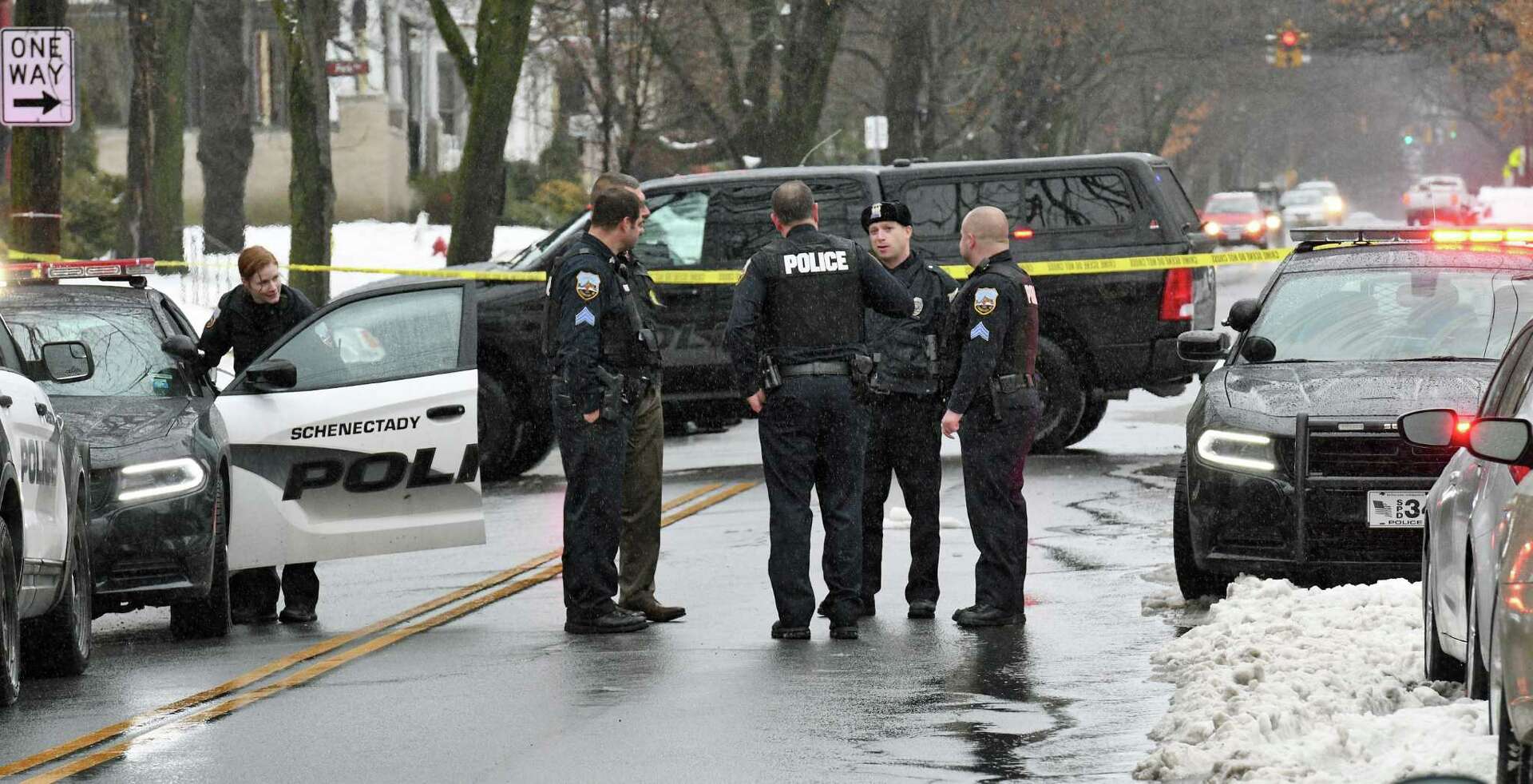 Man shot in arm on Schenectady's Union Street