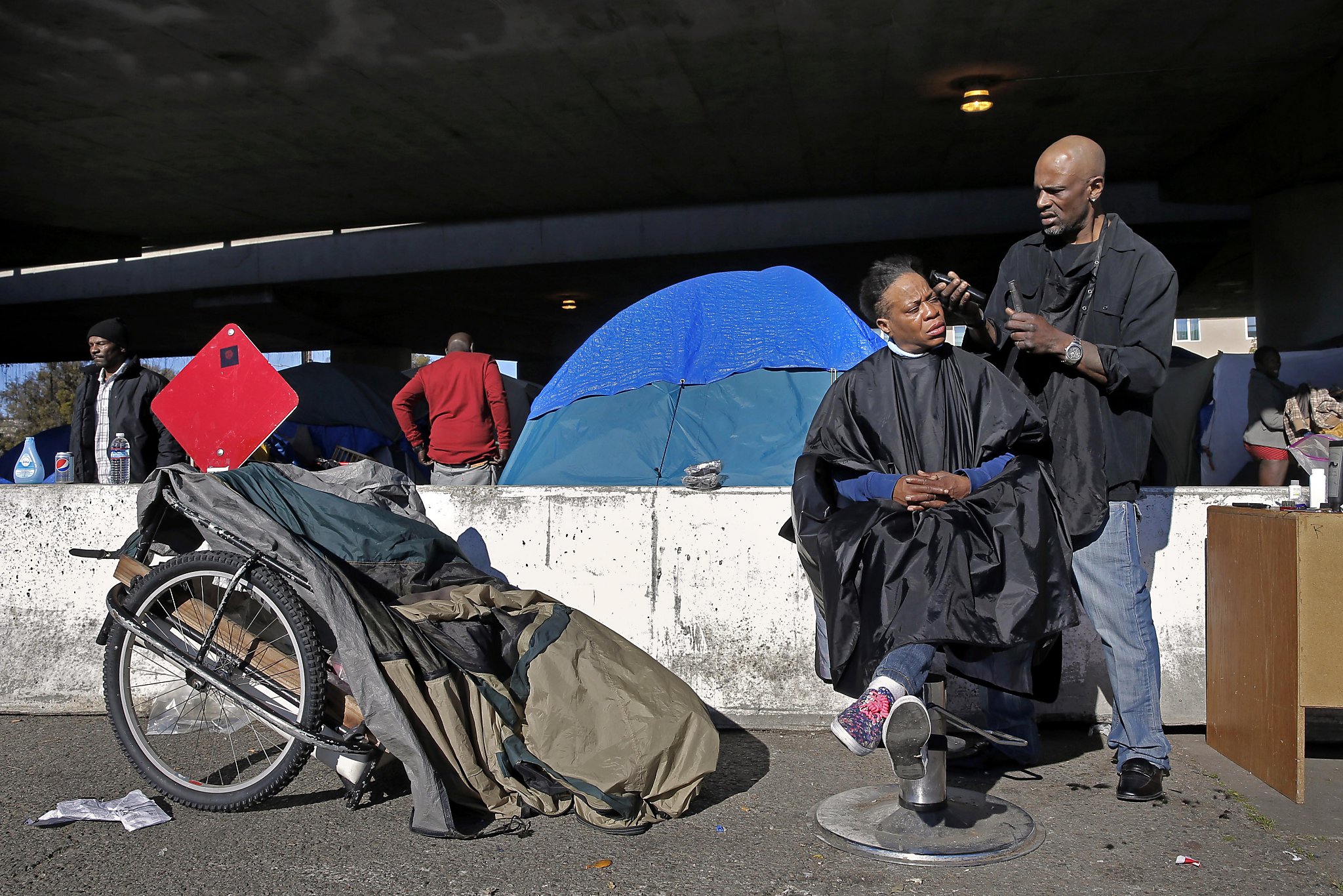 Oakland’s aid to homeless camps reveals extent of heroin use