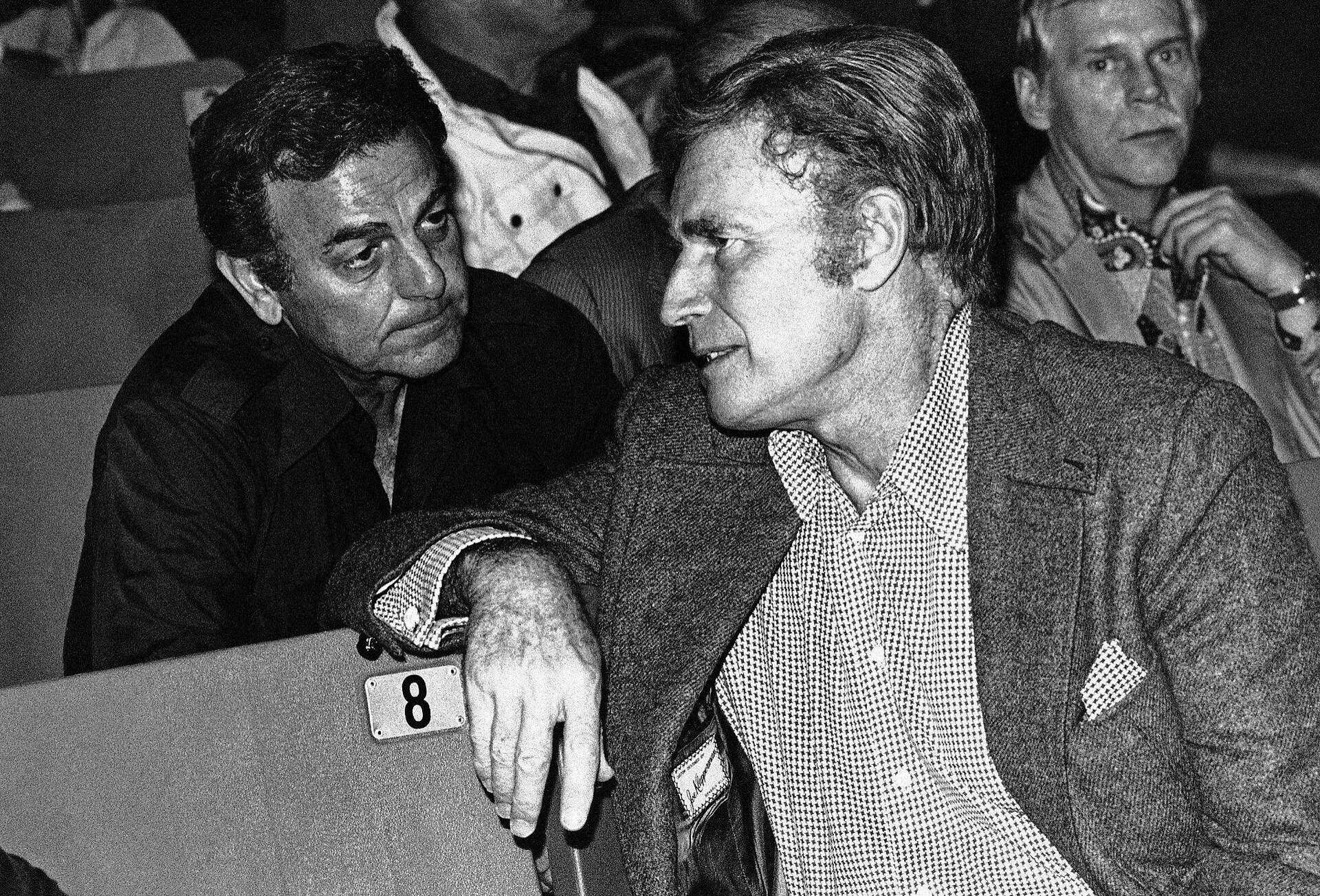 Mike Connors, actor in TV hit ‘Mannix,’ dies