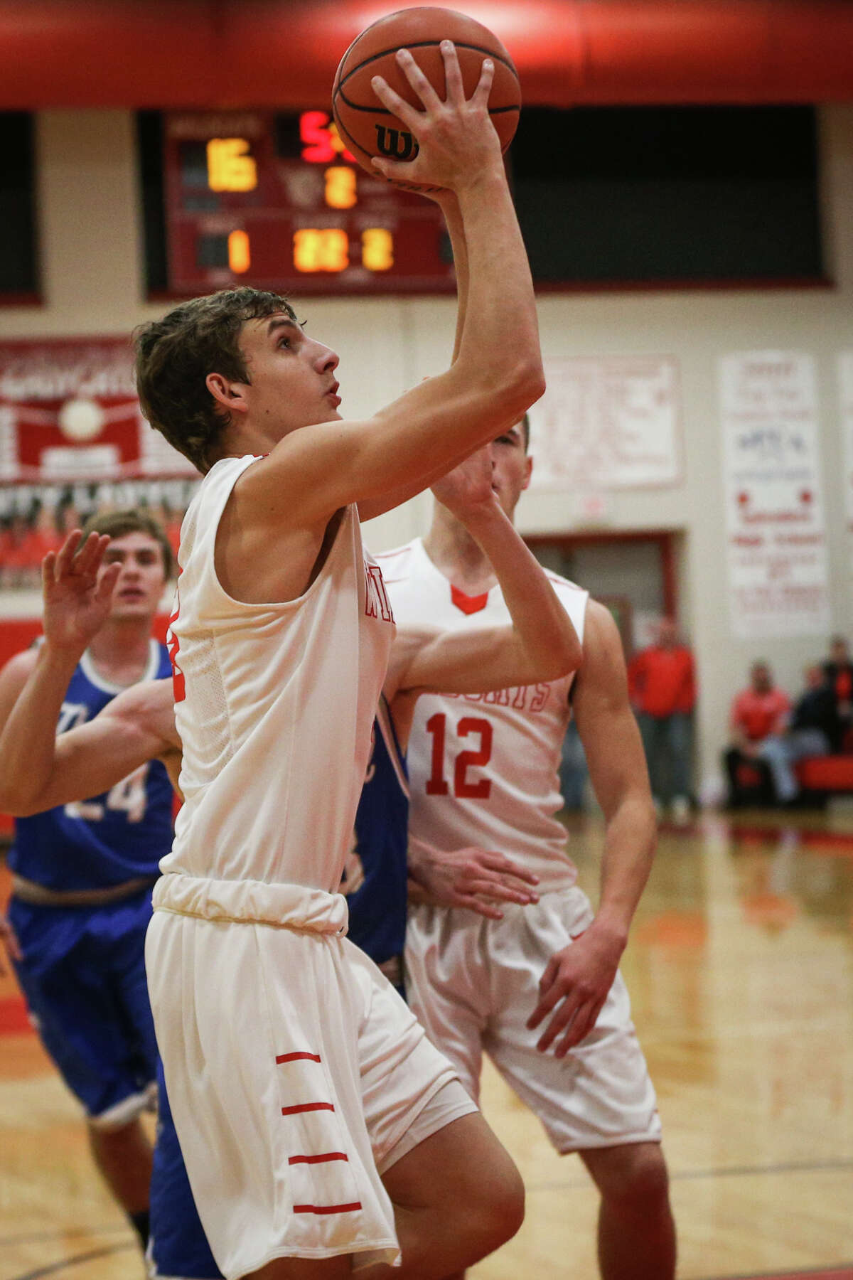 BOYS HOOPS: Effort better in Splendora's 50-45 loss to Barbers Hill