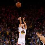 Stephen Curry dazzles as Warriors rout Clippers - SFGate