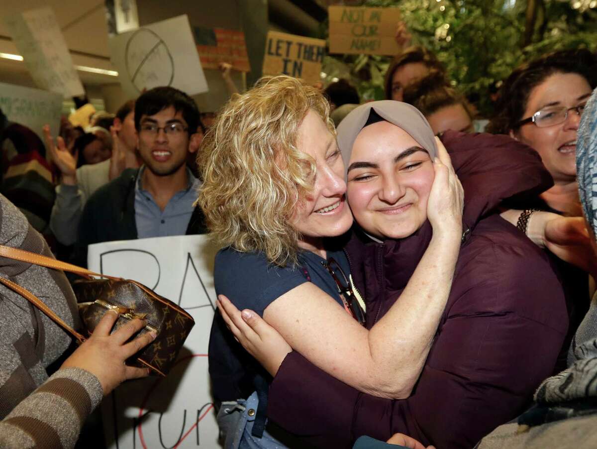 More than 1,000 protesters rally at SFO against immigration ban